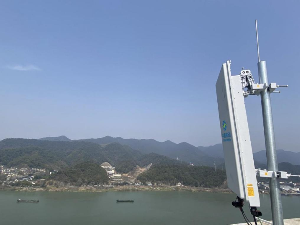浙江移动携手中兴通讯完成全球首个5G-A 128TR 通感一体基站江域和湖域商用验证，为水域安全保驾护航