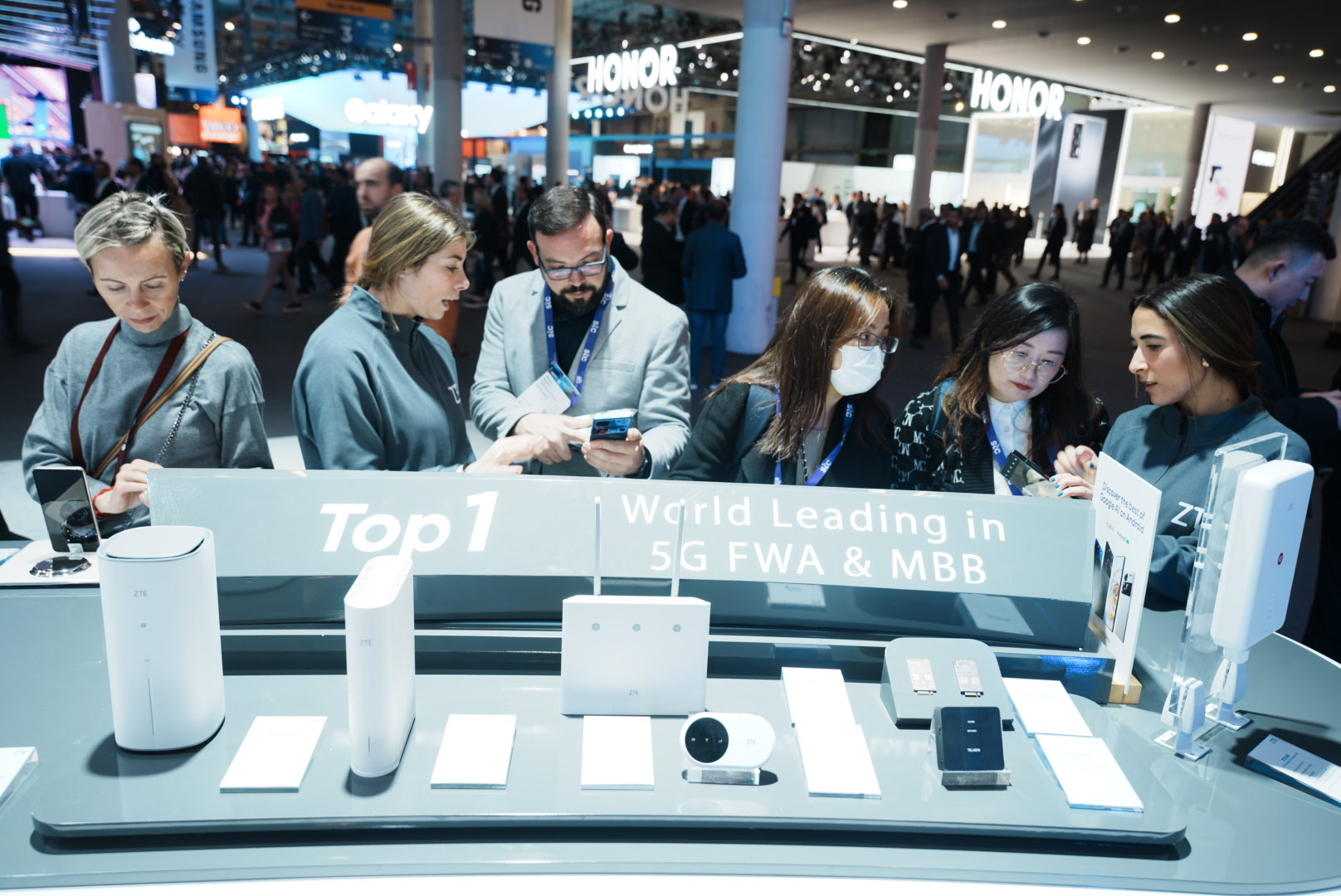 Focusing on the future, ZTE unveils the world's first AI 5G FWA at MWC24